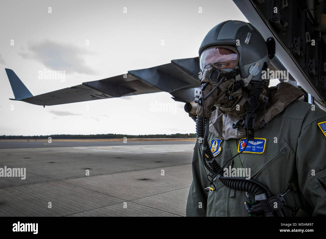 Aircrew eye and respiratory protection system Banque de photographies ...