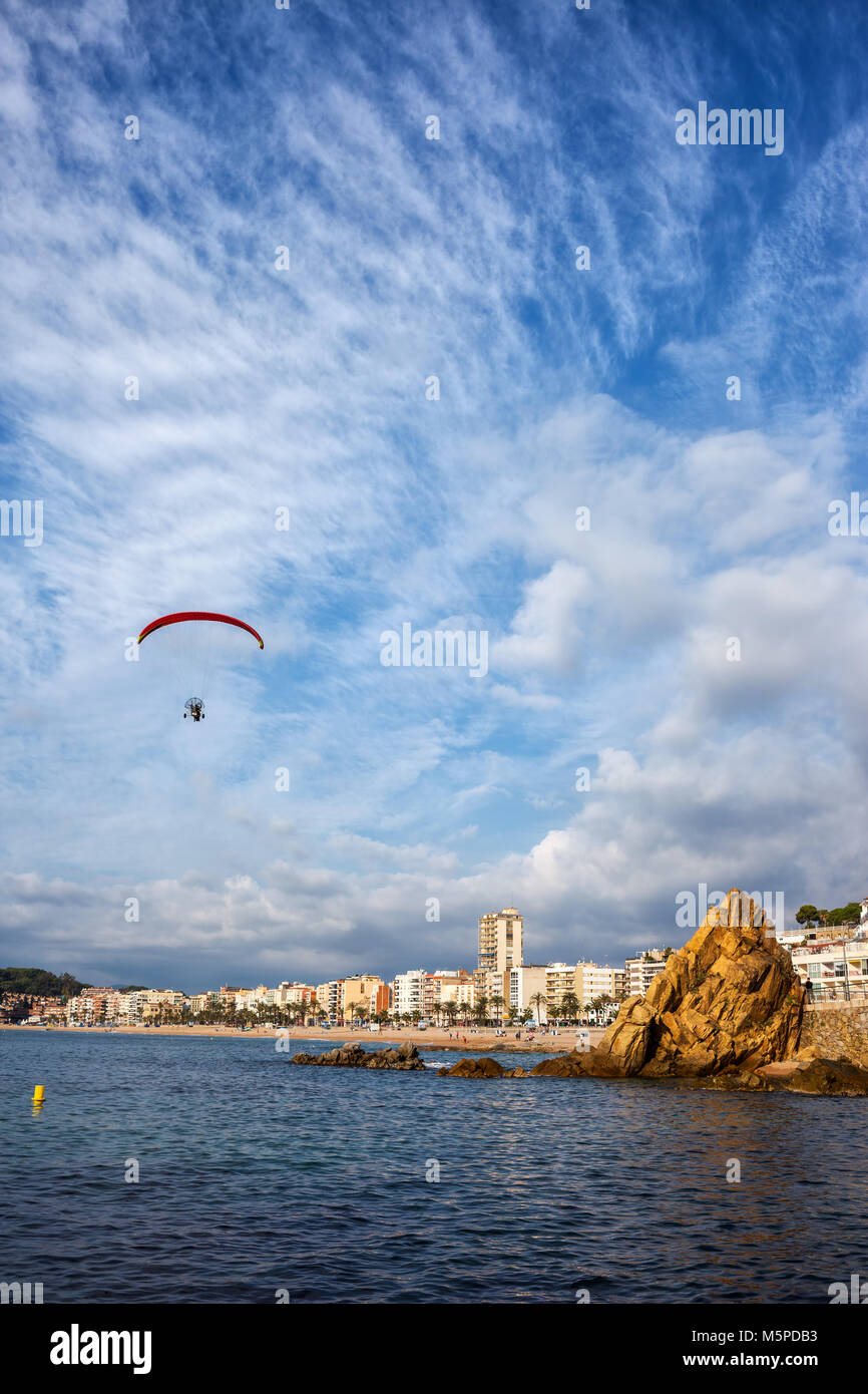 Parapente sur la mer Banque de photographies et d’images à haute ...