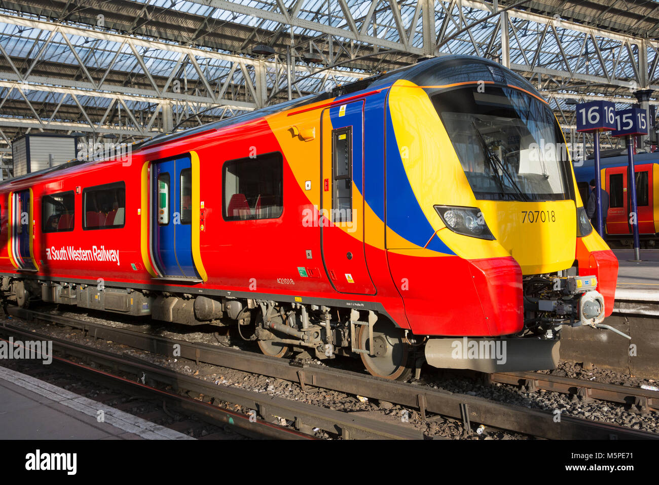 Class 707 desiro city Banque de photographies et d’images à haute ...