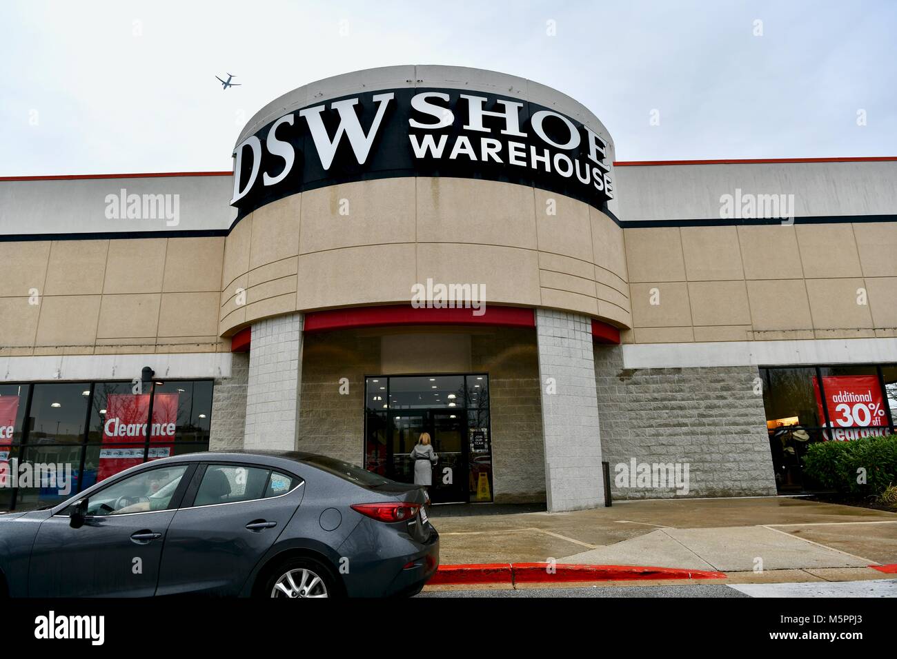 Dsw warehouse store Banque de photographies et d’images à haute ...