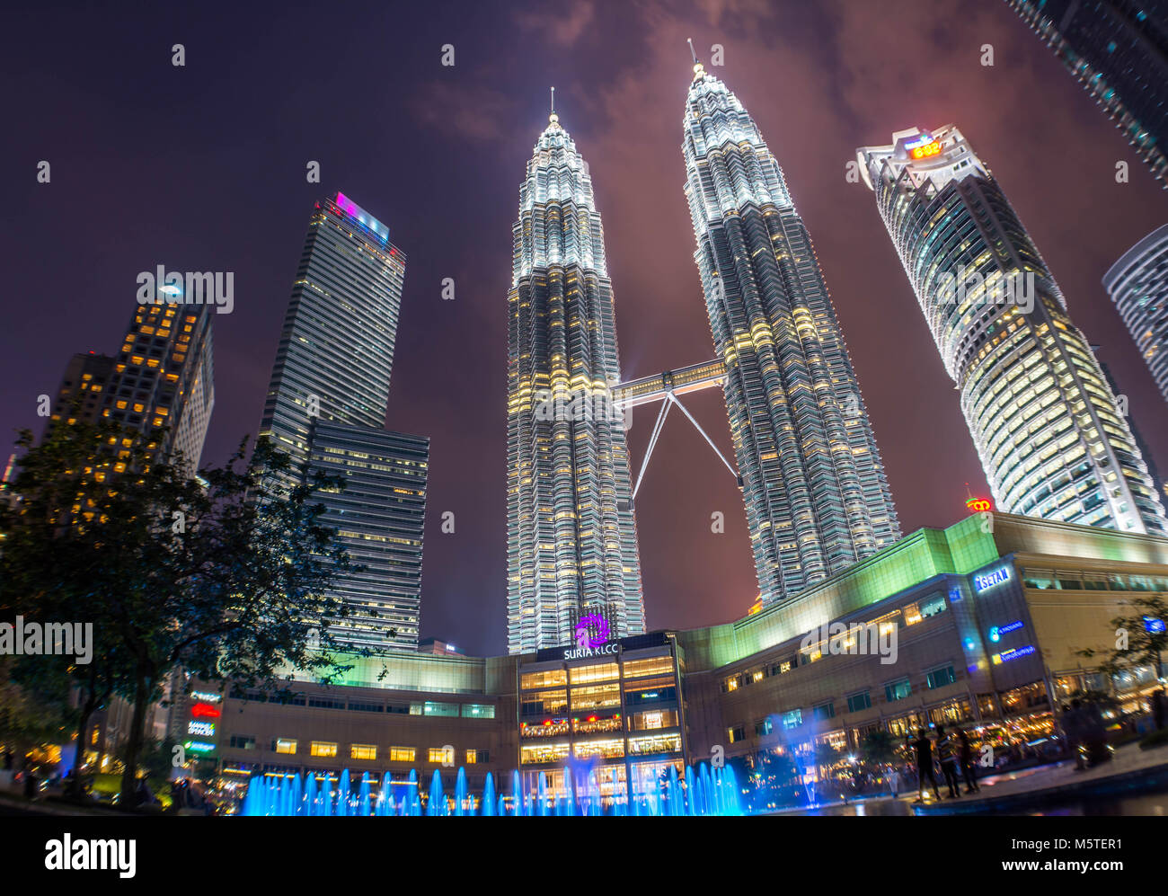 Fontaine de la tour petronas Banque de photographies et d’images à ...