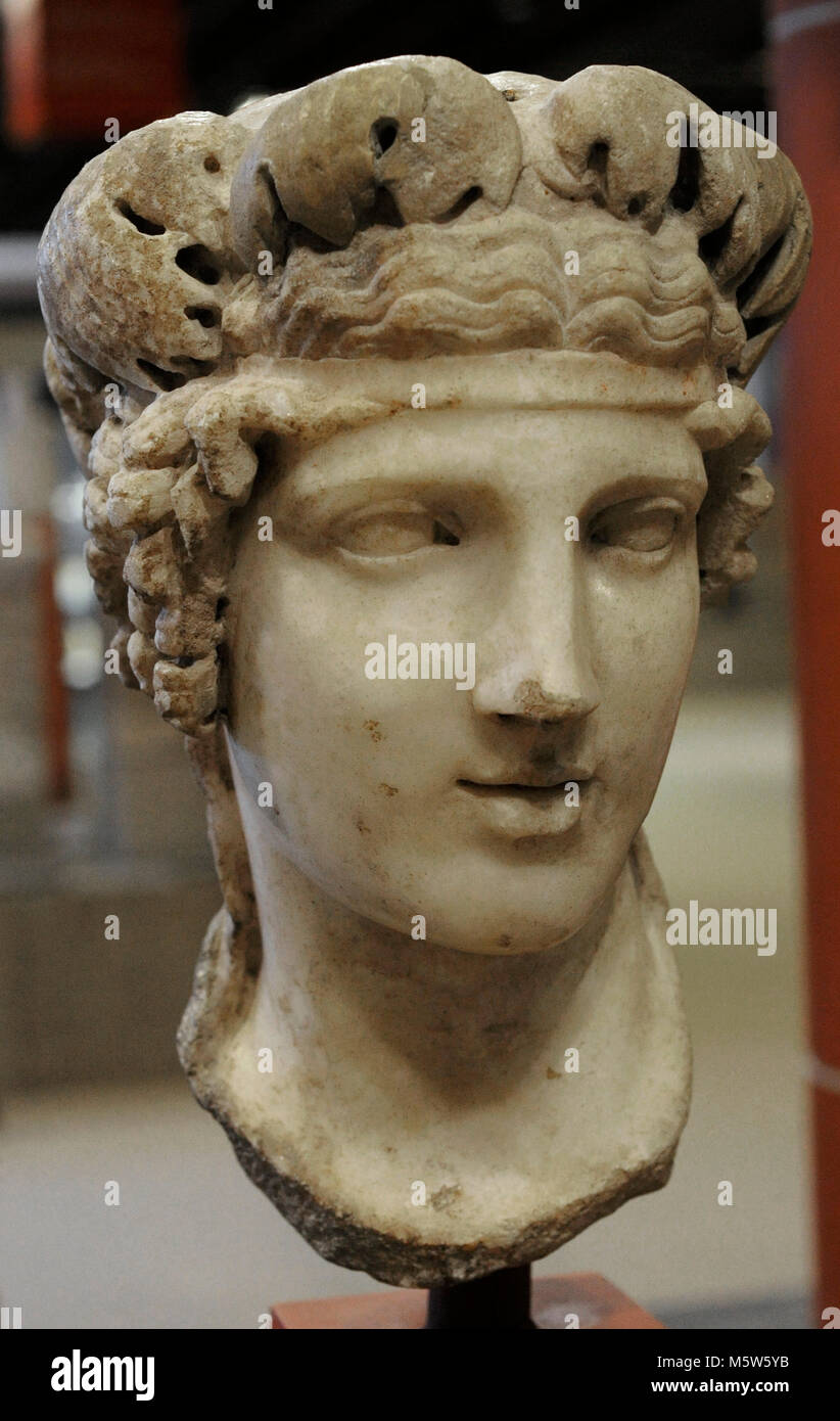 Buste du dieu Bacchus, reproduction d'un portrait grec de Dionysos. 2e ...