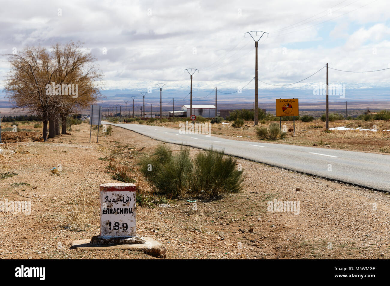 Panneaux de signalisation de maroc Banque d'image et photos - Page 2 ...