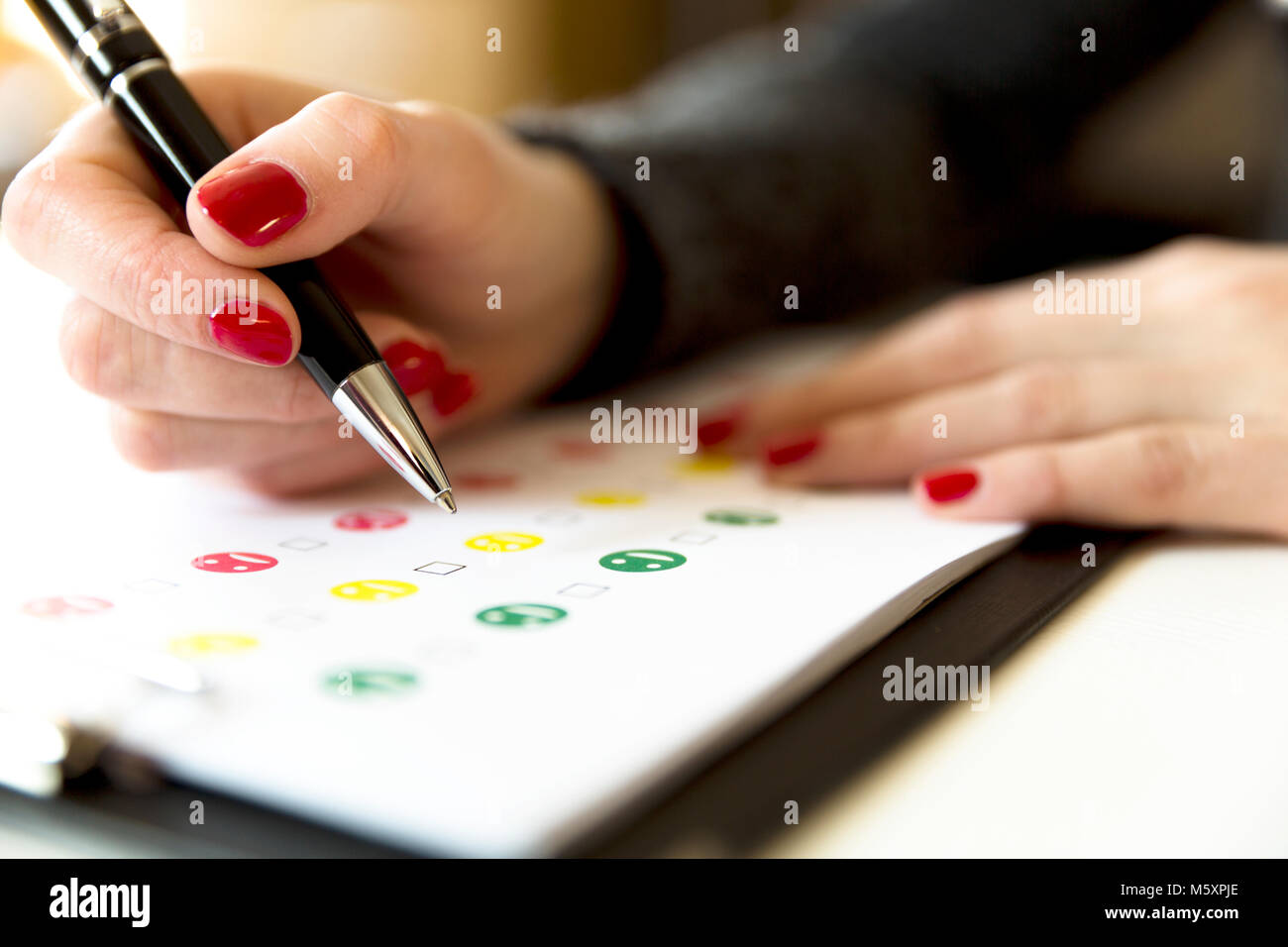 Customer satisfaction survey smiley faces Banque de photographies et d ...