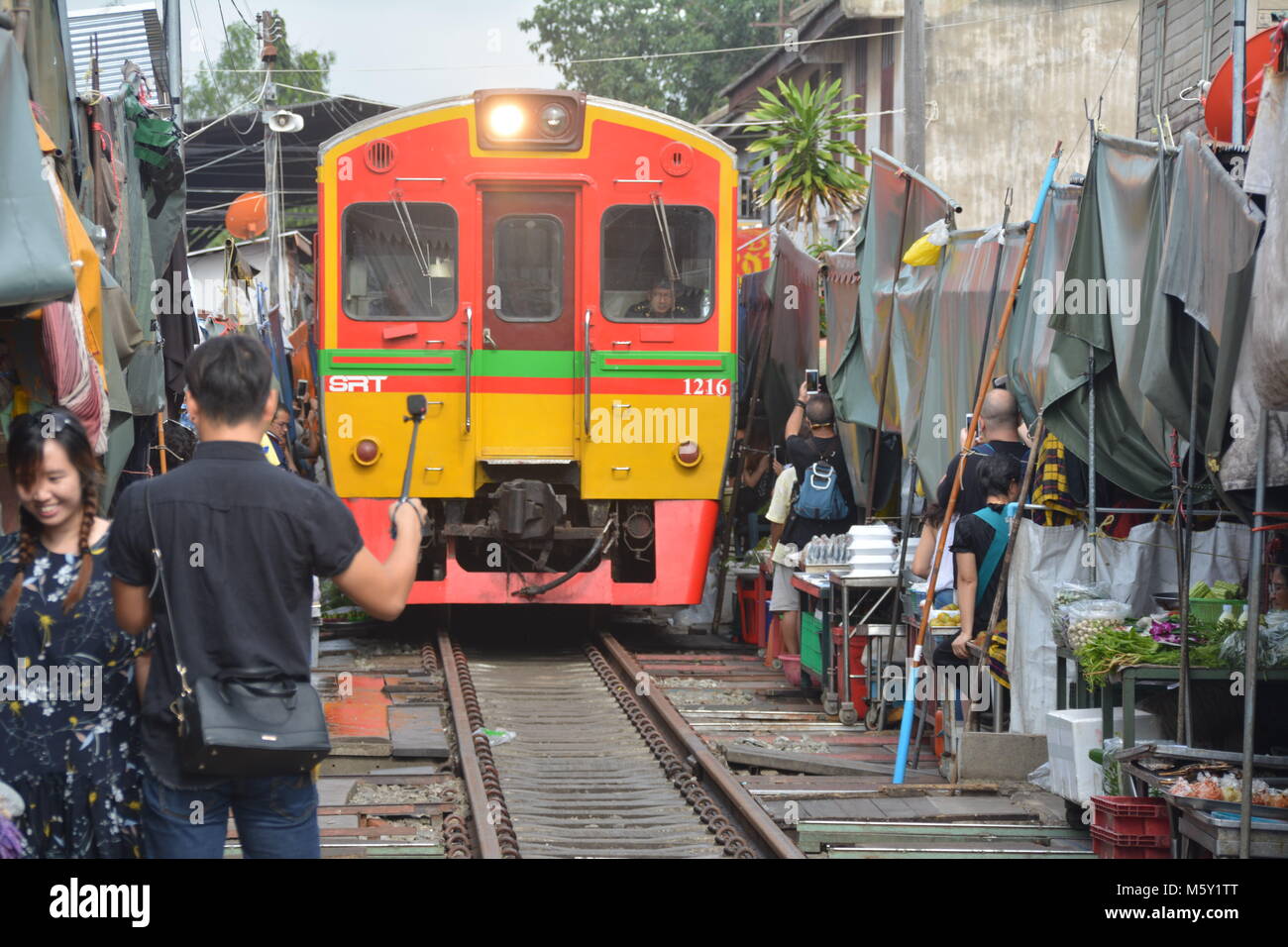 Marché du train de bangkok Banque de photographies et d’images à haute ...