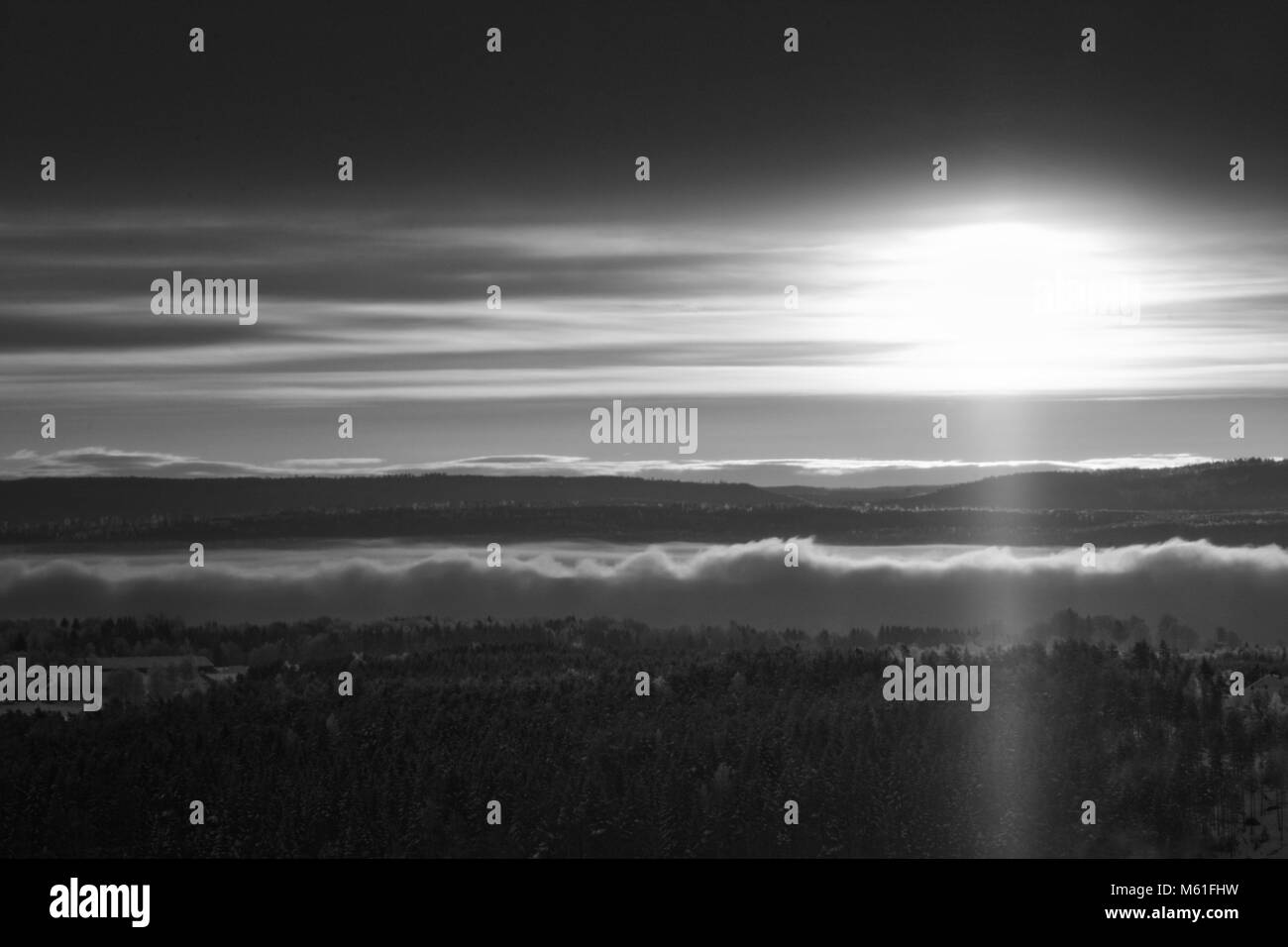 Lever du soleil noir et blanc Banque de photographies et d’images à ...