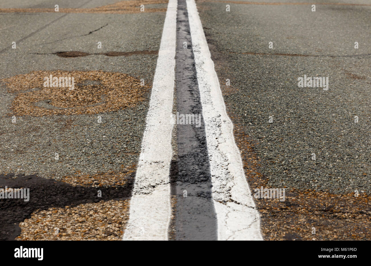 Lignes de marquage routier Banque de photographies et d’images à haute ...