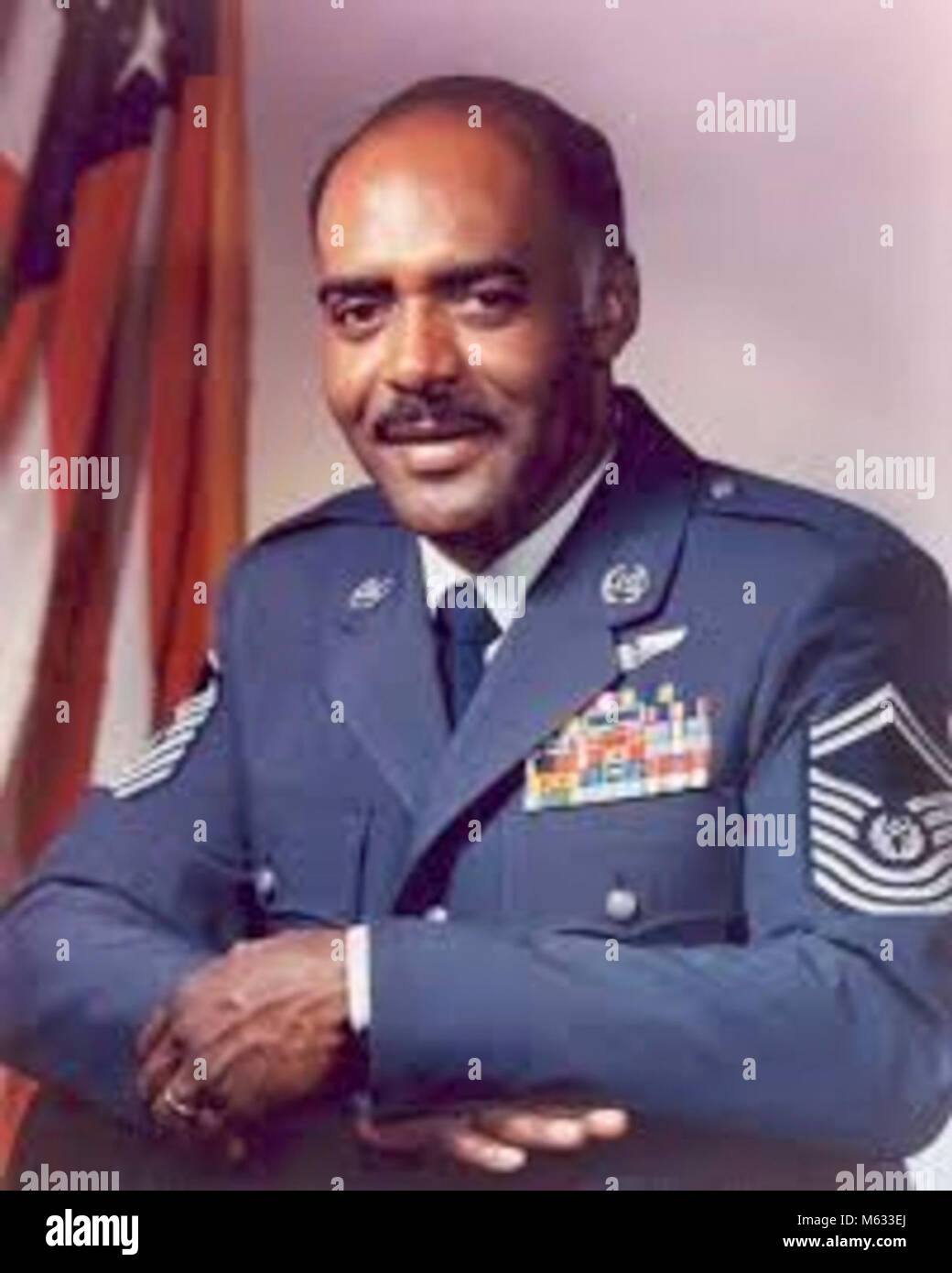 Le chef de l'US AIR FORCE Master Sgt. Thomas N. Barnes, nommé au grade ...