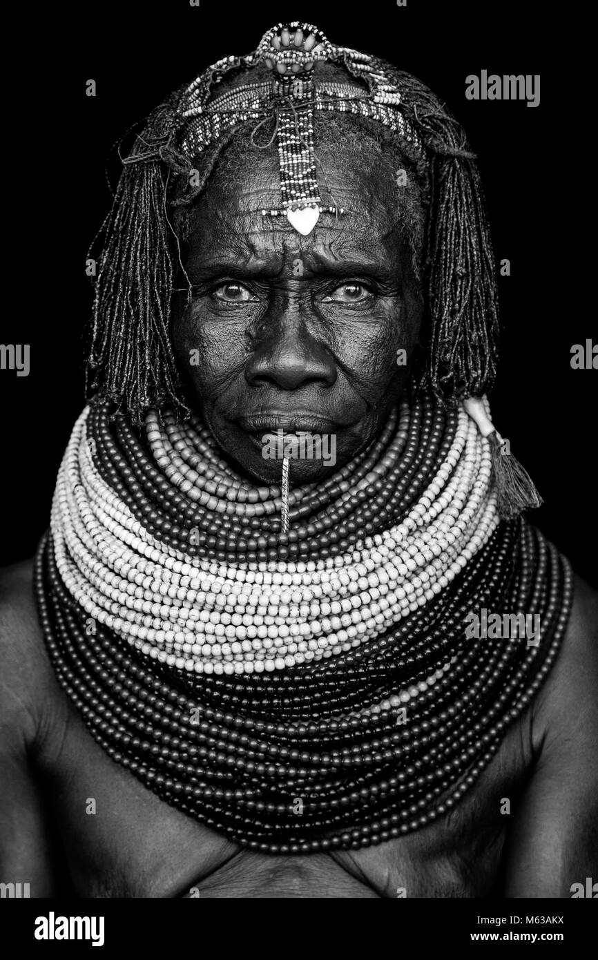 Bumi tribe Banque d'images noir et blanc - Alamy