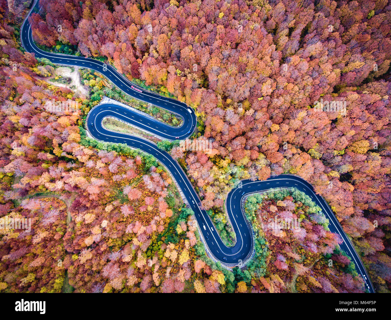 Route sinueuse sinueuse Banque de photographies et d’images à haute ...