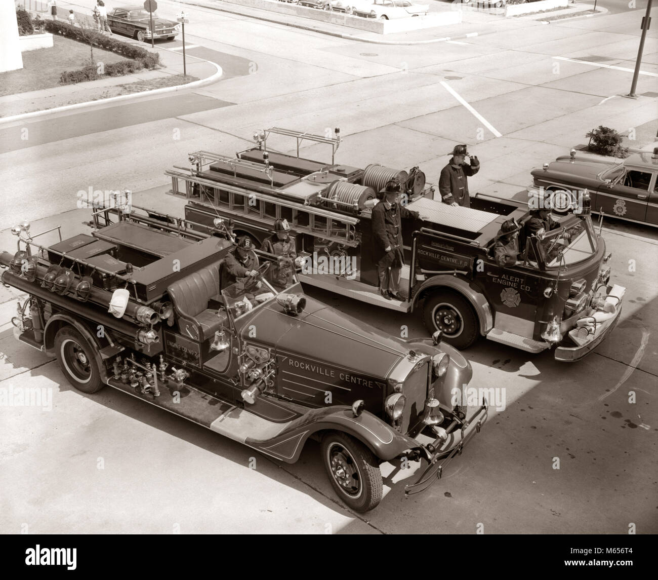Années 1950 Années 1960 VUE DE DESSUS deux camions de pompiers ...