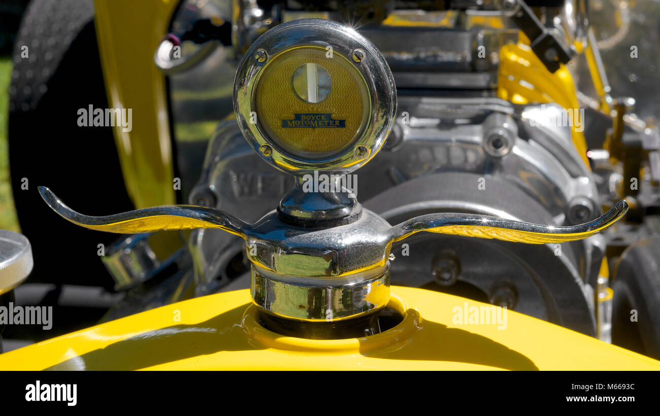 Royce Motometer thermomètre monté sur le bouchon de radiateur d'un Hot ...