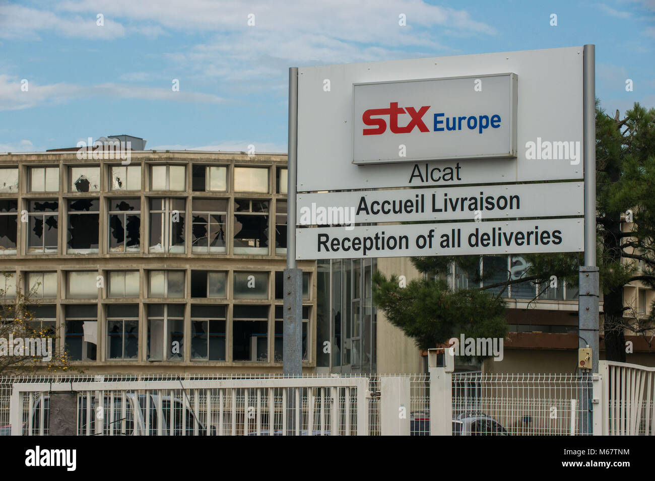 Stx Saint Nazaire Shipyard France Banque d'image et photos - Alamy