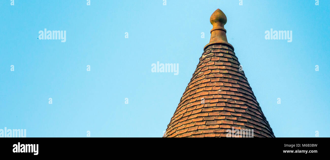 Un toit conique Banque de photographies et d’images à haute résolution ...