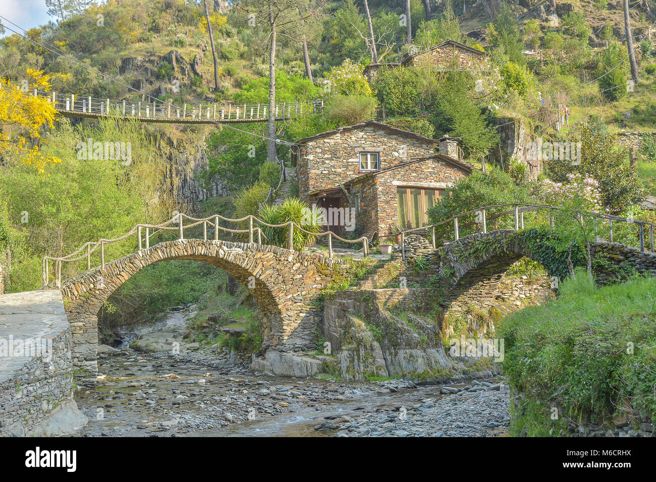 Ponts rustiques Banque de photographies et d’images à haute résolution ...