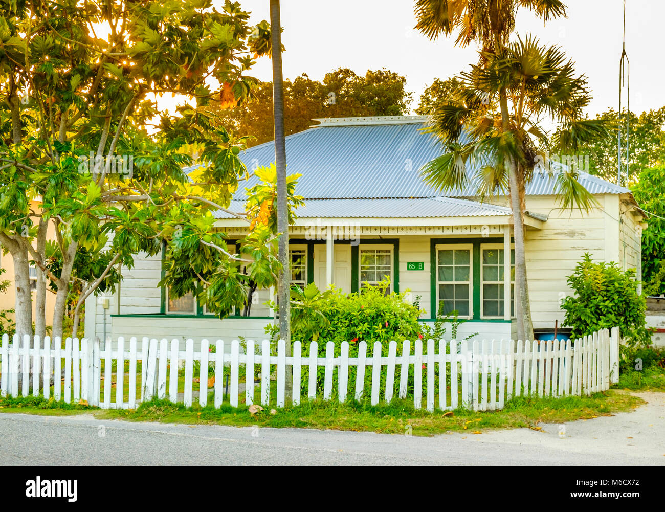 Grand Cayman, Cayman Islands, Caribbean-style house dans le quartier de ...