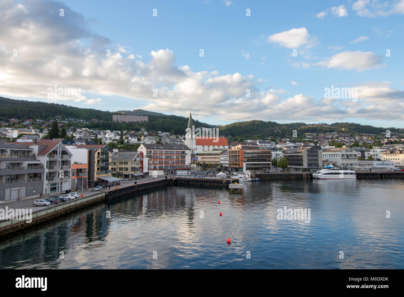 Vue sur la mer de Molde, Norvège. Molde est une ville et une ...