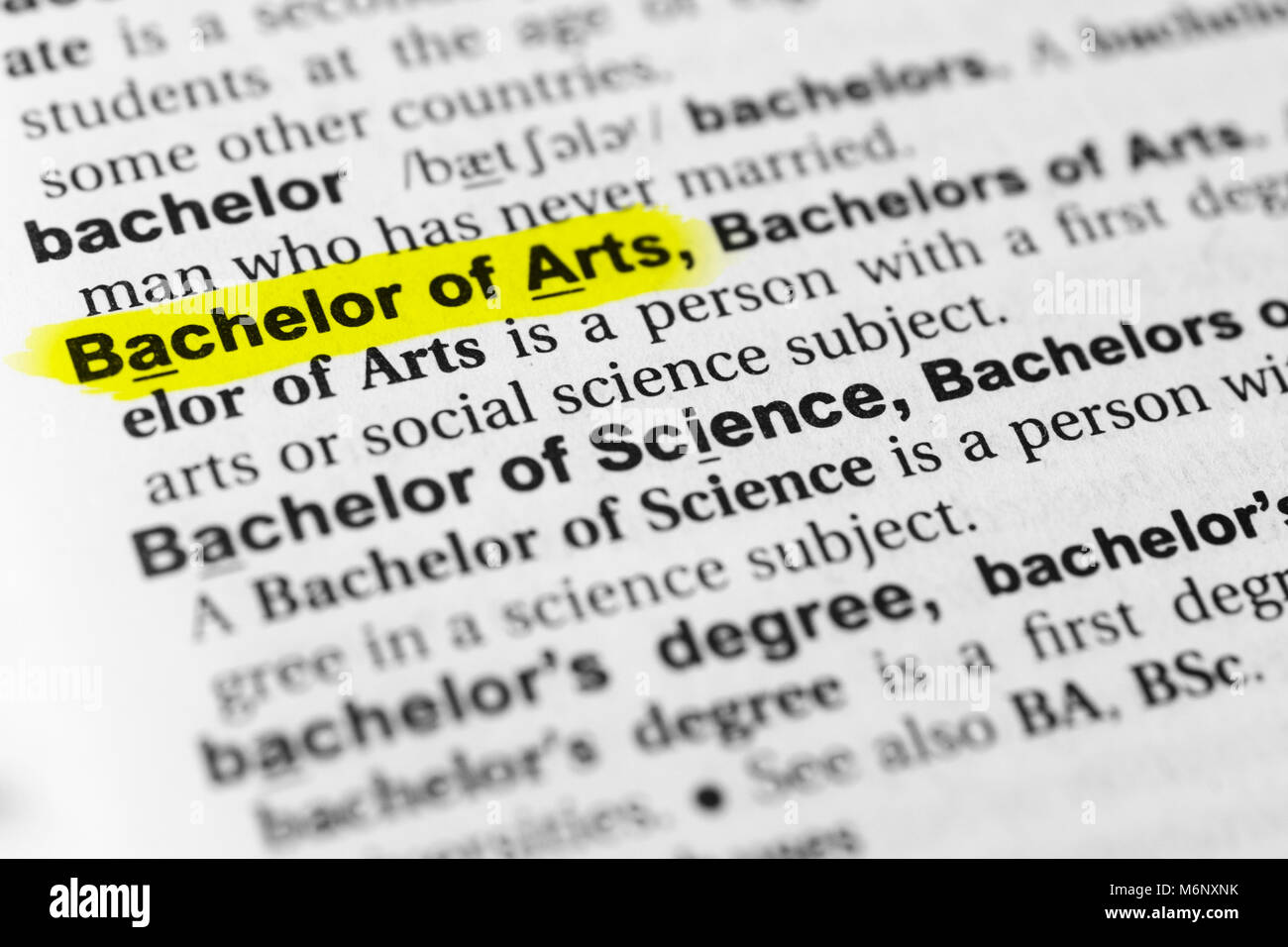 Souligné mot anglais 'Bachelor of Arts' et sa définition dans le ...
