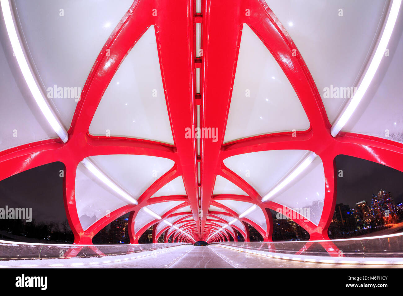 Peace bridge calgary pedestrian bridge footbridge foot bridge Banque de ...