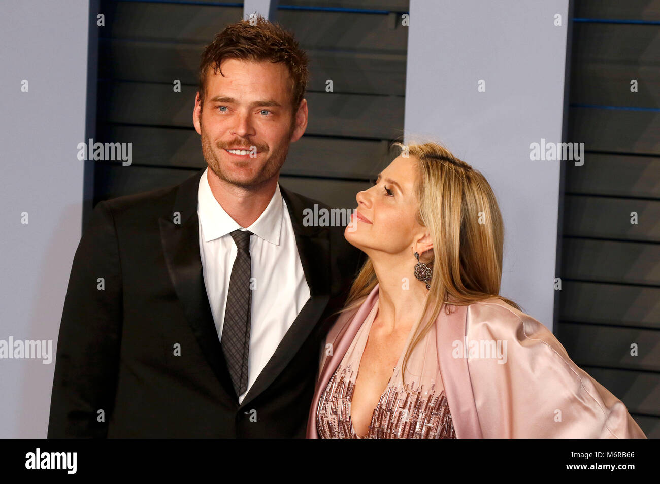 Christopher Backus Et Mira Sorvino Participant à La 2018 Vanity Fair Oscar Party Hosted By