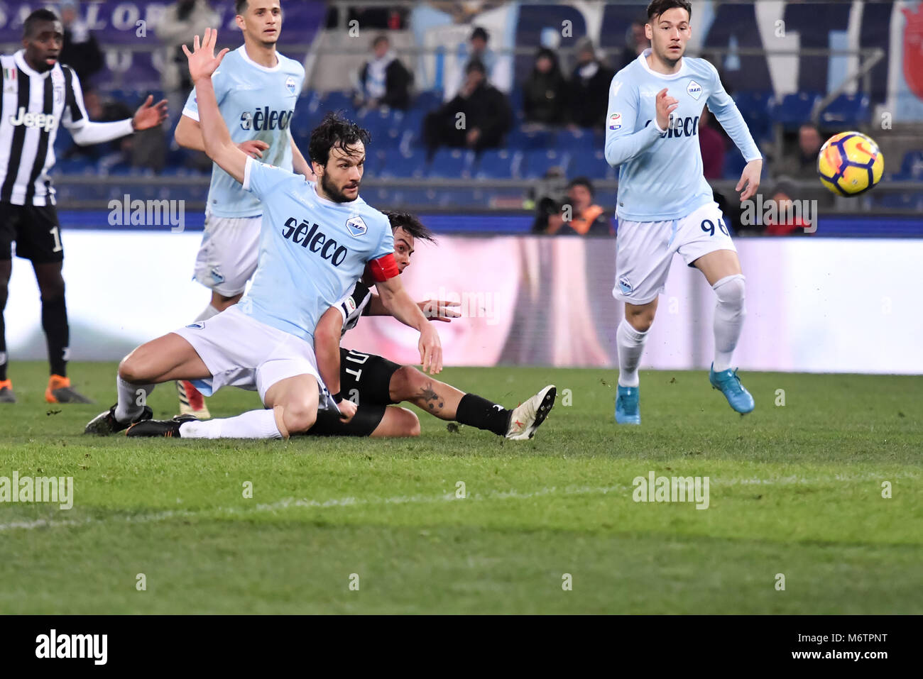 Paulo dybala celebration Banque de photographies et d’images à haute ...