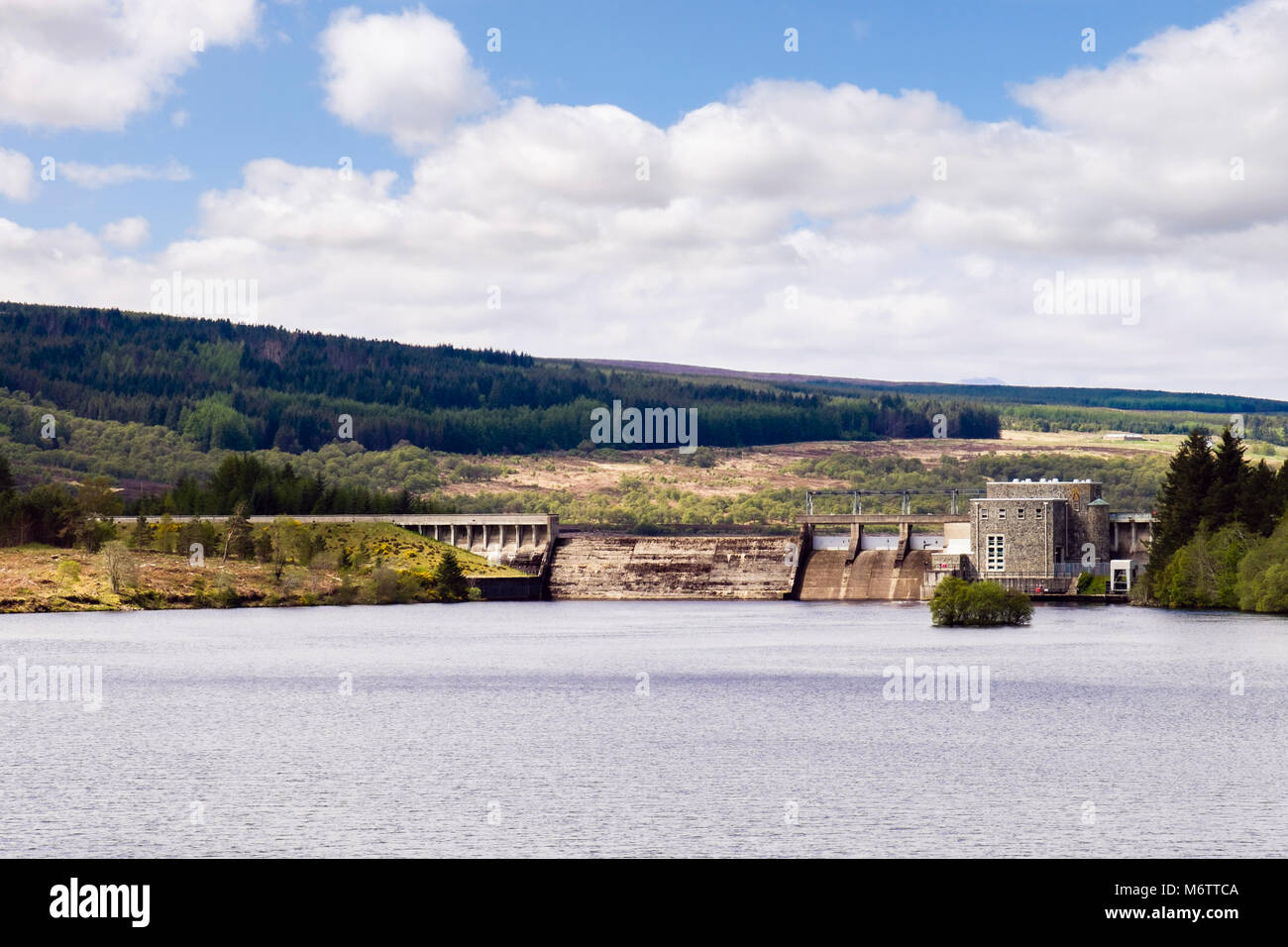 Loch Shin en dessous du barrage de Lairg 427m de long et 12m de haut ...