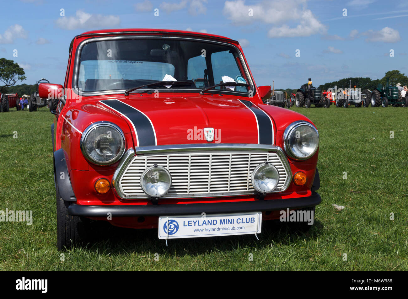 Red british leyland mini car Banque de photographies et d’images à ...