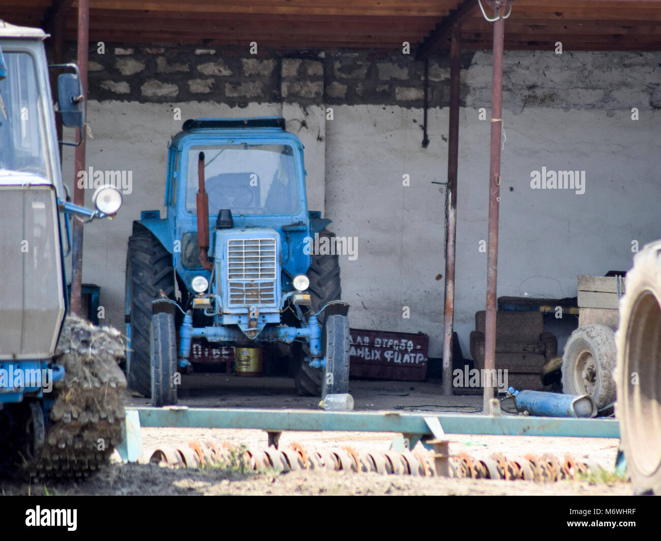 La Russie, Temryuk - 15 juillet 2015 : tracteur. Les machines agricoles. Parking gratuit de ...