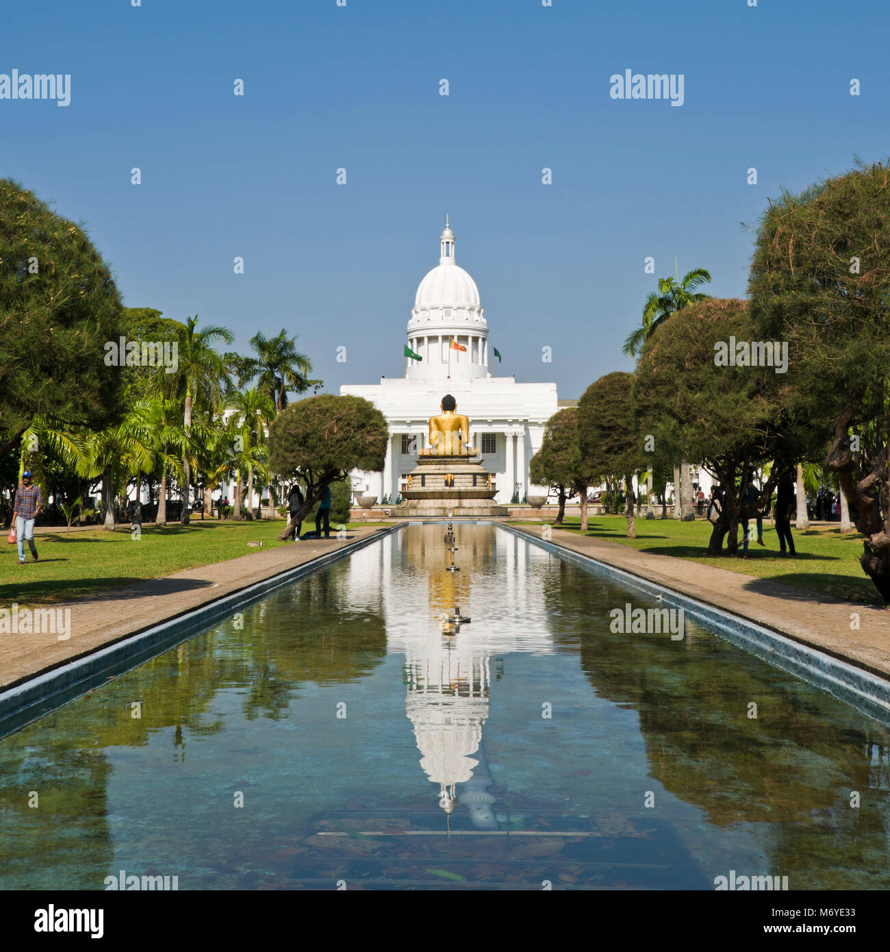 Viharamaha devi park statue de bouddha Banque de photographies et d ...