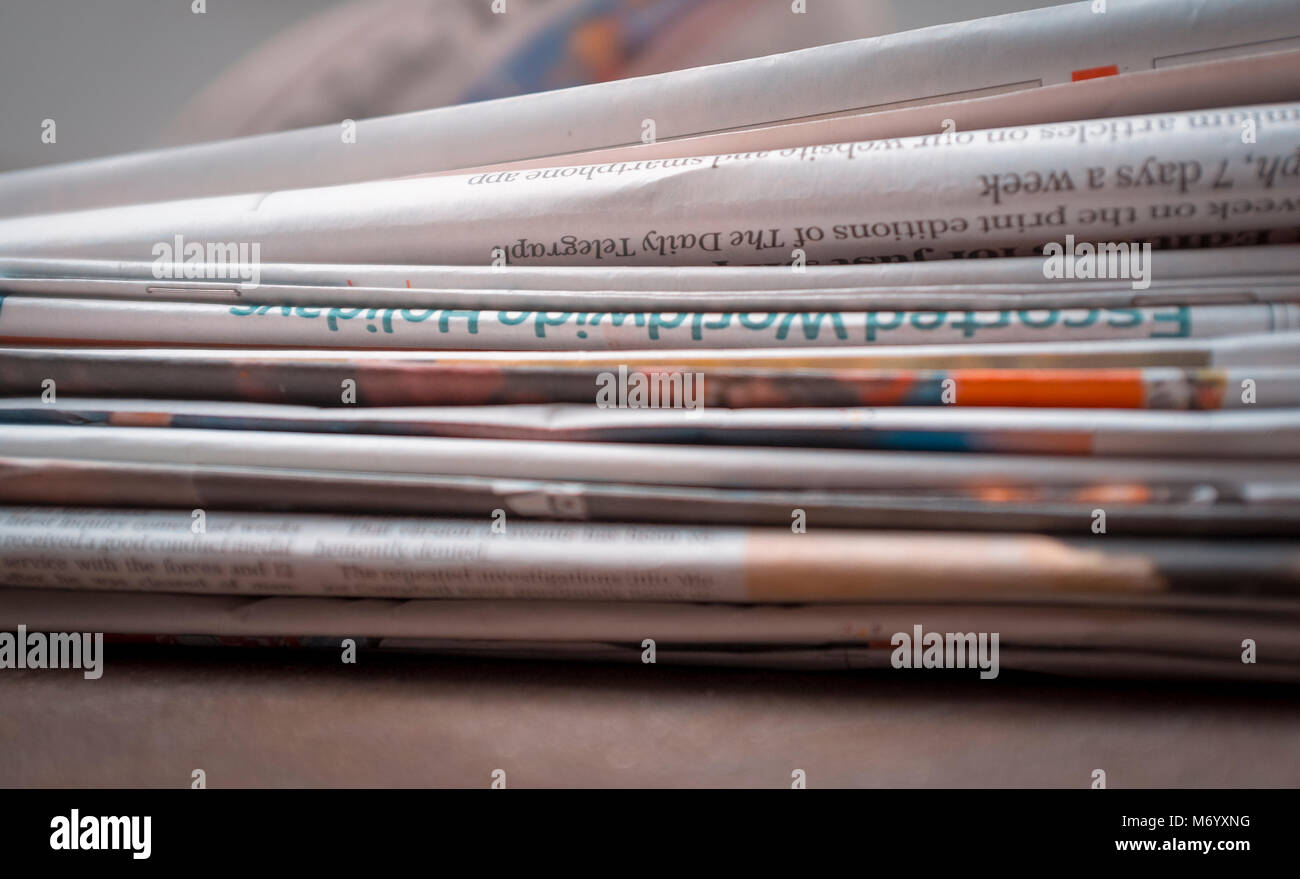 Broadsheet and tabloid Banque de photographies et d’images à haute ...