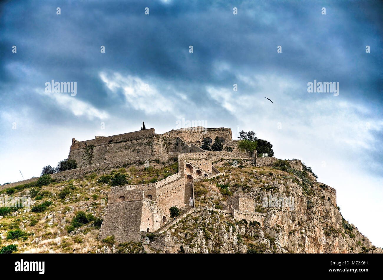 Forteresse de palamède sur la colline, sous un cloudscape Nauplie ...
