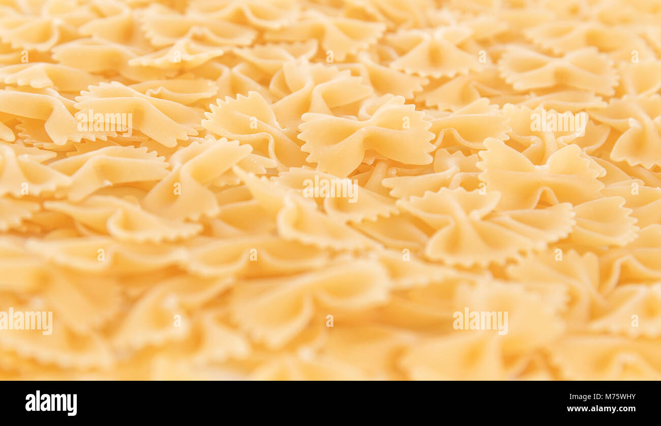 Les variétés de blé dur de macaroni sous forme de papillons Photo Stock ...