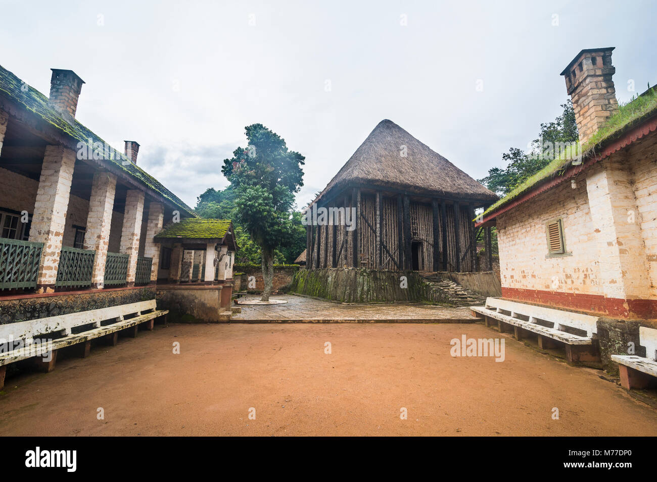 Africa bafut cameroon fons palace Banque de photographies et d’images à ...