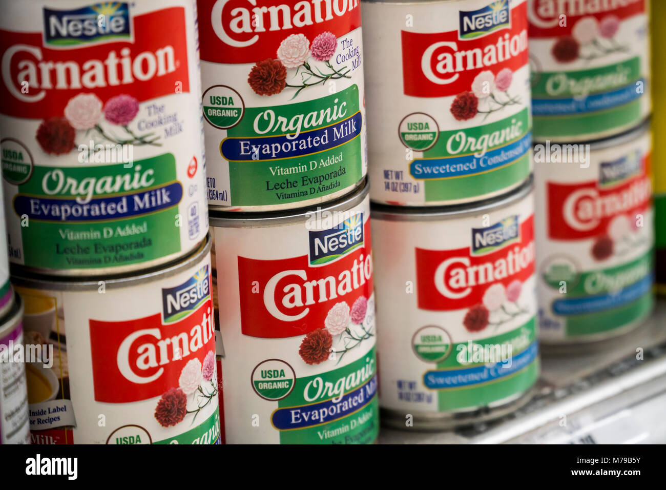 Carnation evaporated milk Banque de photographies et d’images à haute ...