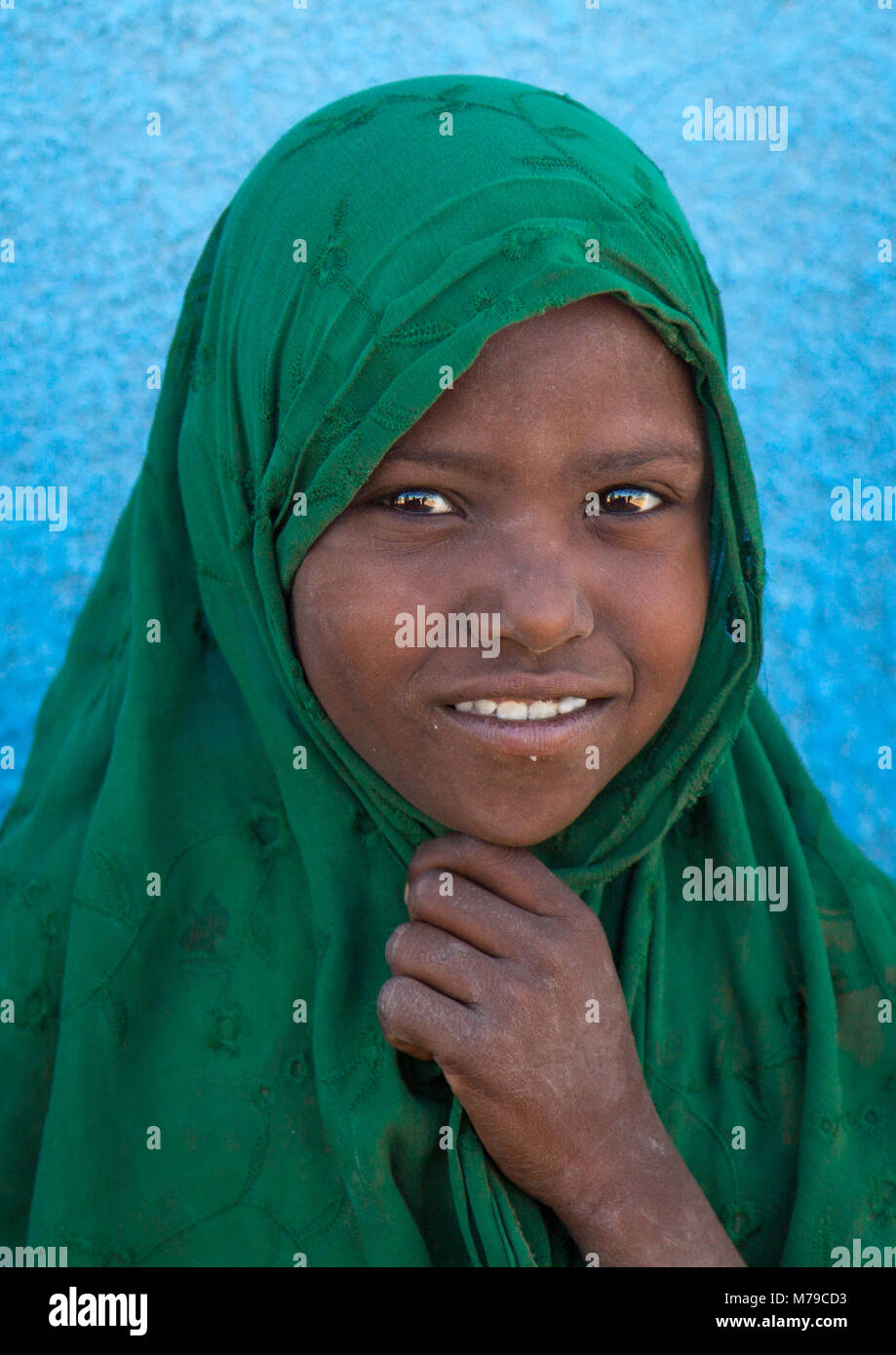 Portrait d'une tribu afar fille avec un voile, région Afar, Semera ...