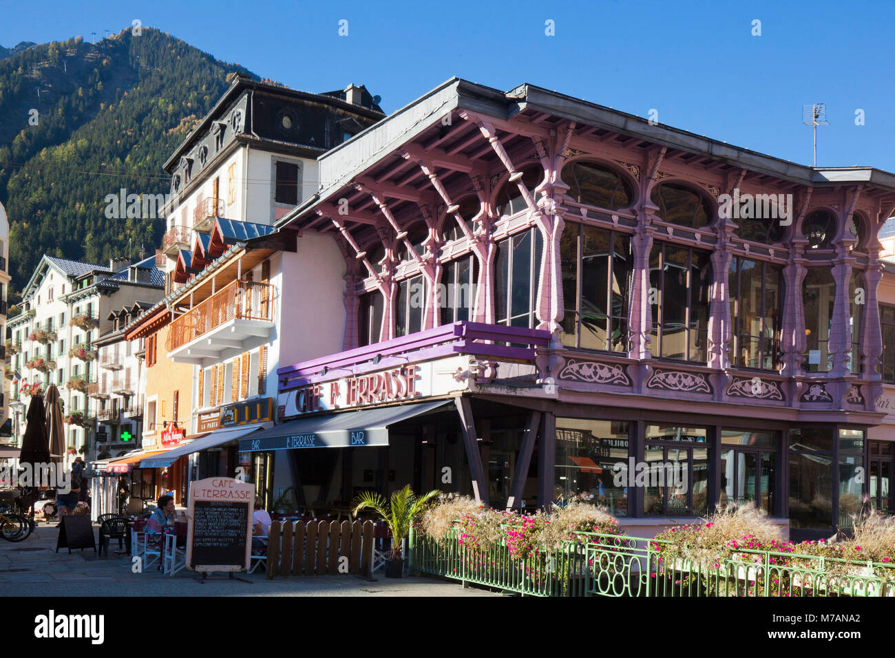 Café Art Nouveau à Chamonix Mont Blanc Photo Stock - Alamy