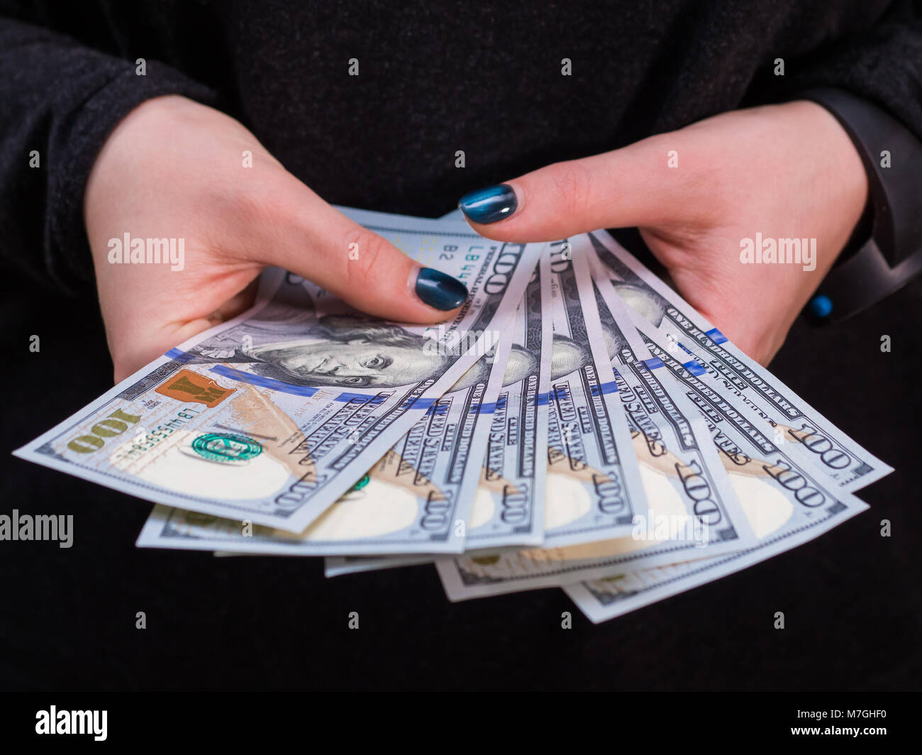 Dollars en main Banque de photographies et d’images à haute résolution ...