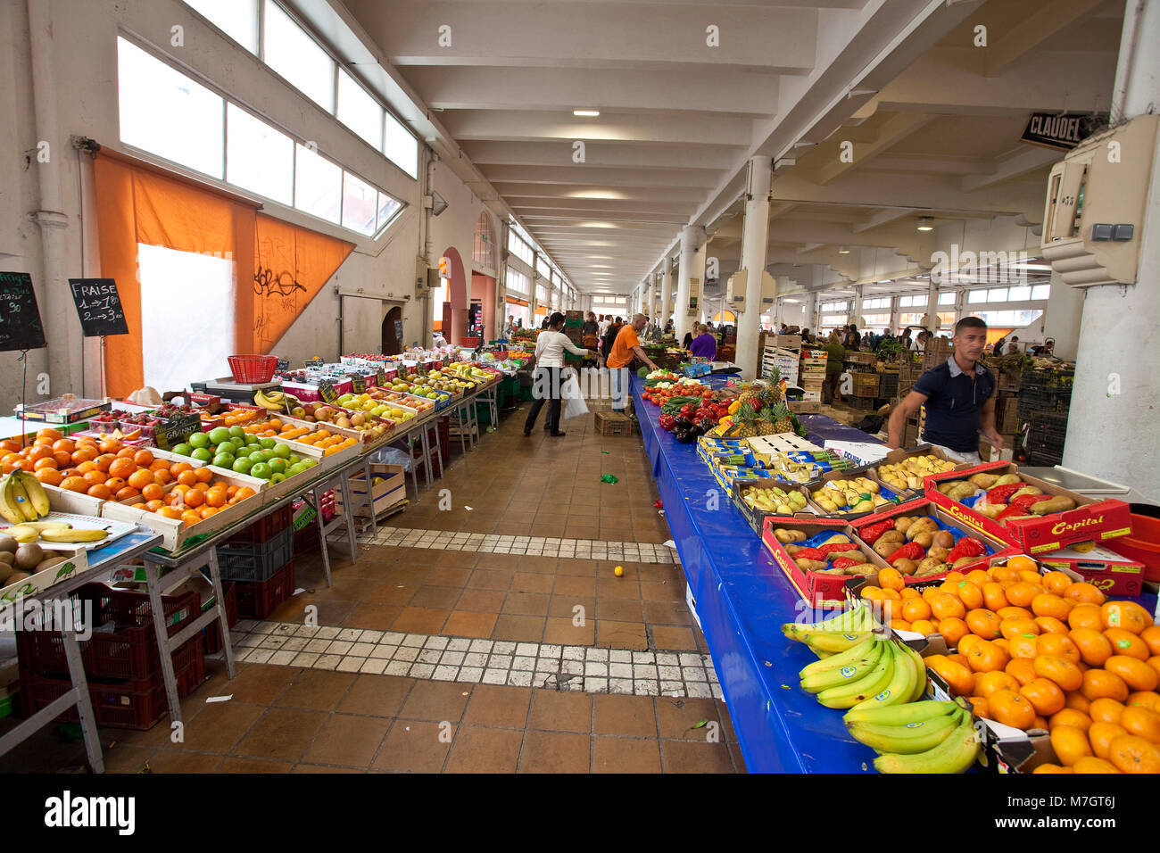 Forville, Port, marché de fruits et légumes à la vieille ville du ...