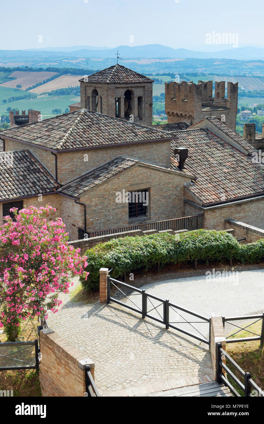 Gradara, Italie - 16 juin 2017 : paysage vu du château de Gradara. Le ...