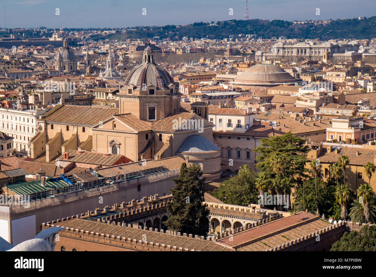 Toits de Rome avec le panthéon Dome visible Photo Stock - Alamy