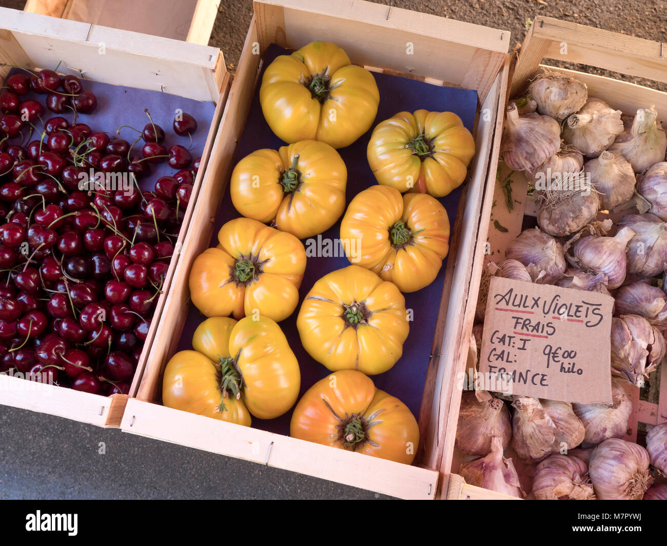 Marché de village de produits français Banque de photographies et d ...