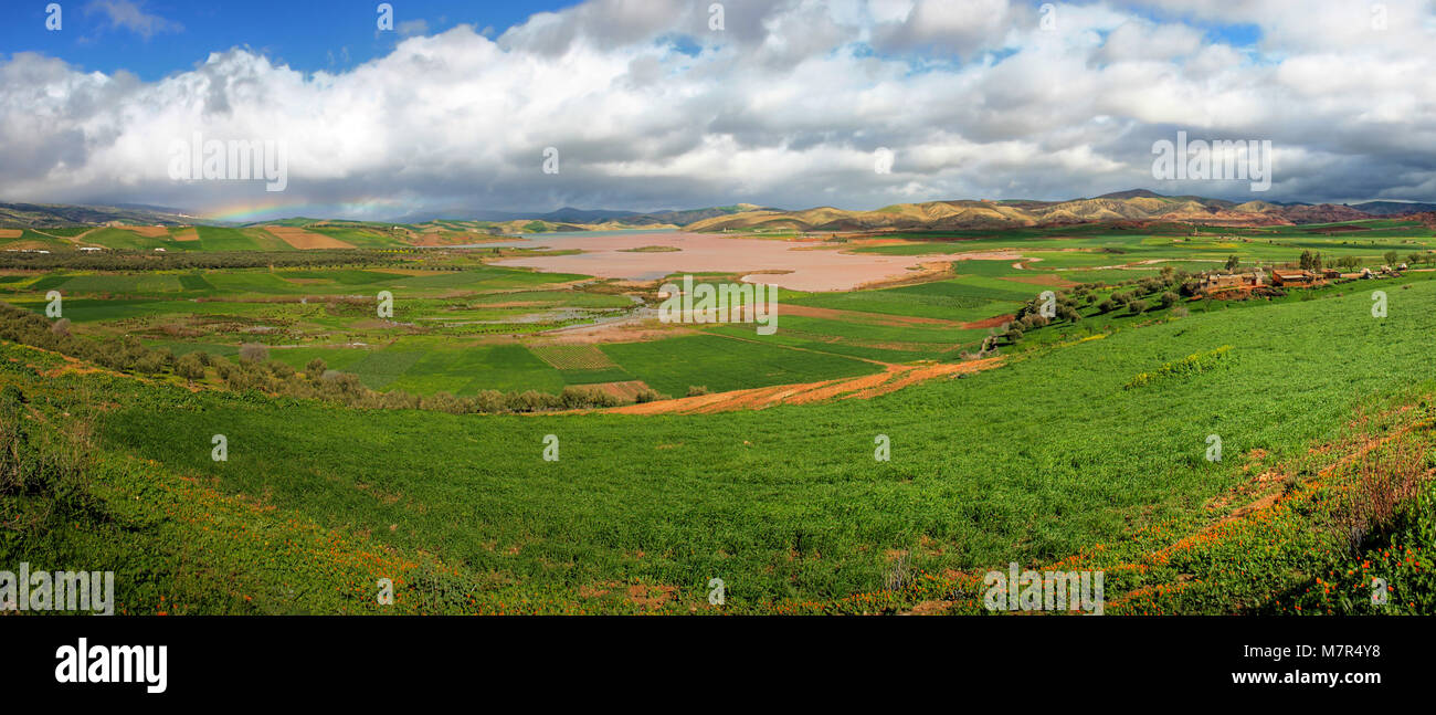 Paysage dans les plaines de Fès au Maroc Photo Stock - Alamy