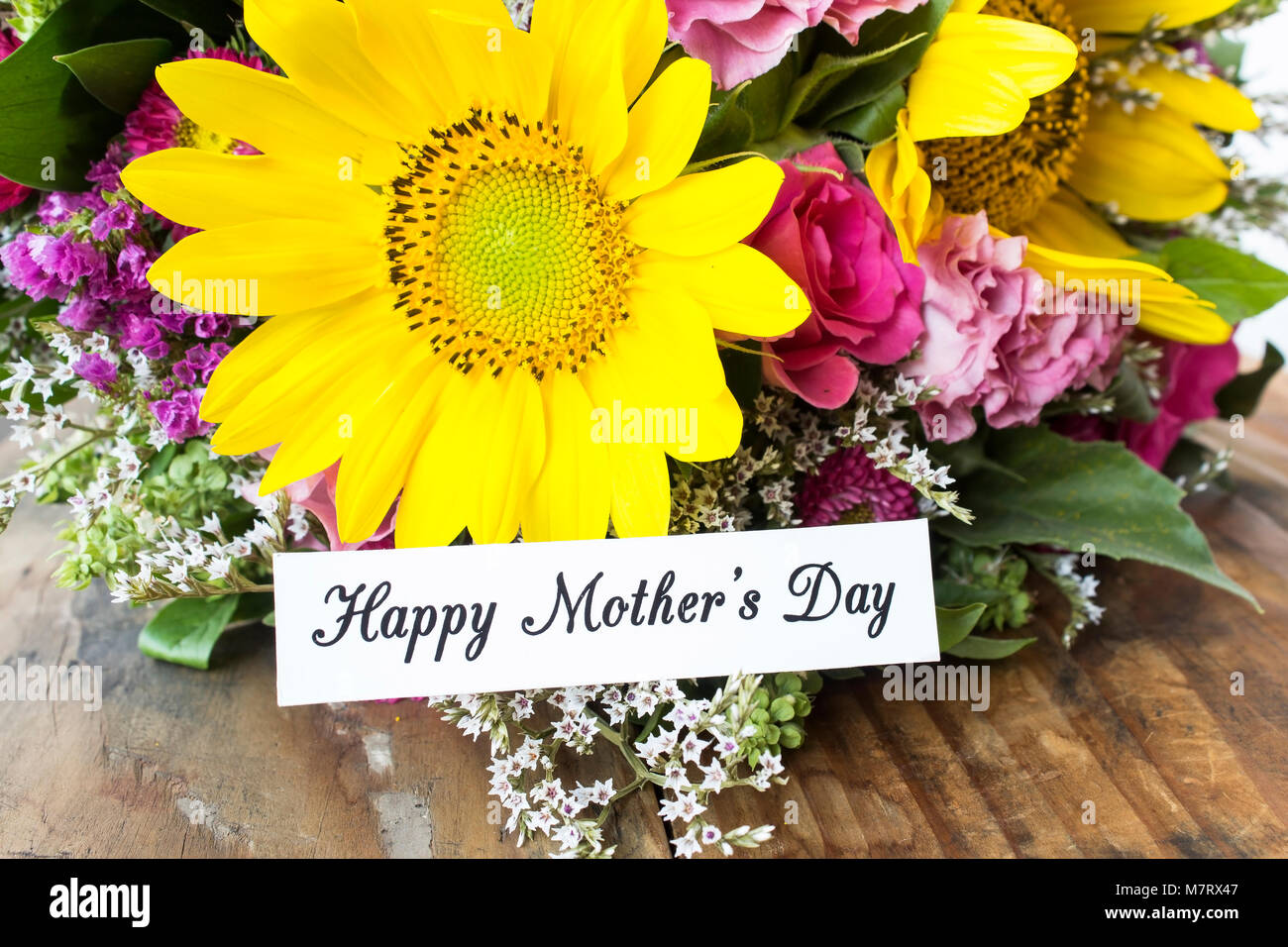 Bonne Fête des mères, carte de souhaits, avec bouquet de fleurs Photo ...