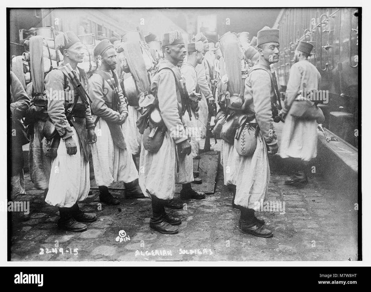 Algerian soldiers Banque de photographies et d’images à haute ...