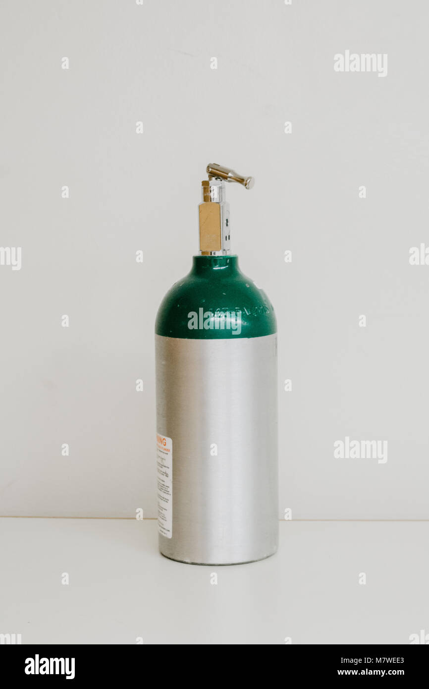 Oxygen tank Banque de photographies et d’images à haute résolution - Alamy