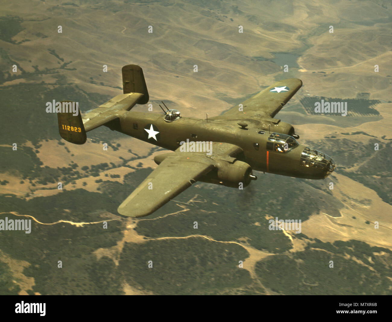 B-25 bombardier moyen pendant le vol d'entraînement de la Seconde ...