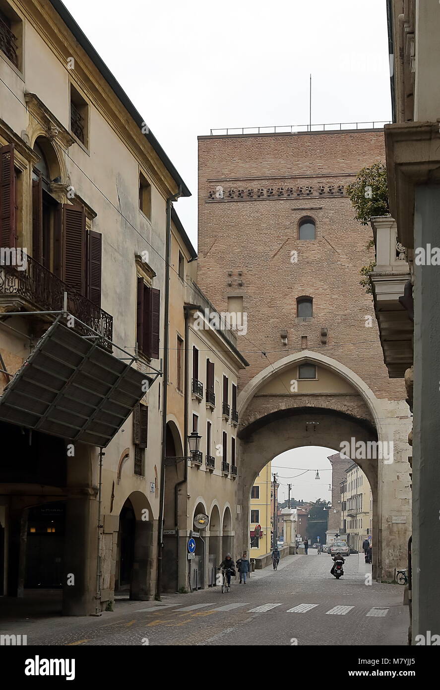 Pont romain en arc segmentaire Banque de photographies et d’images à ...