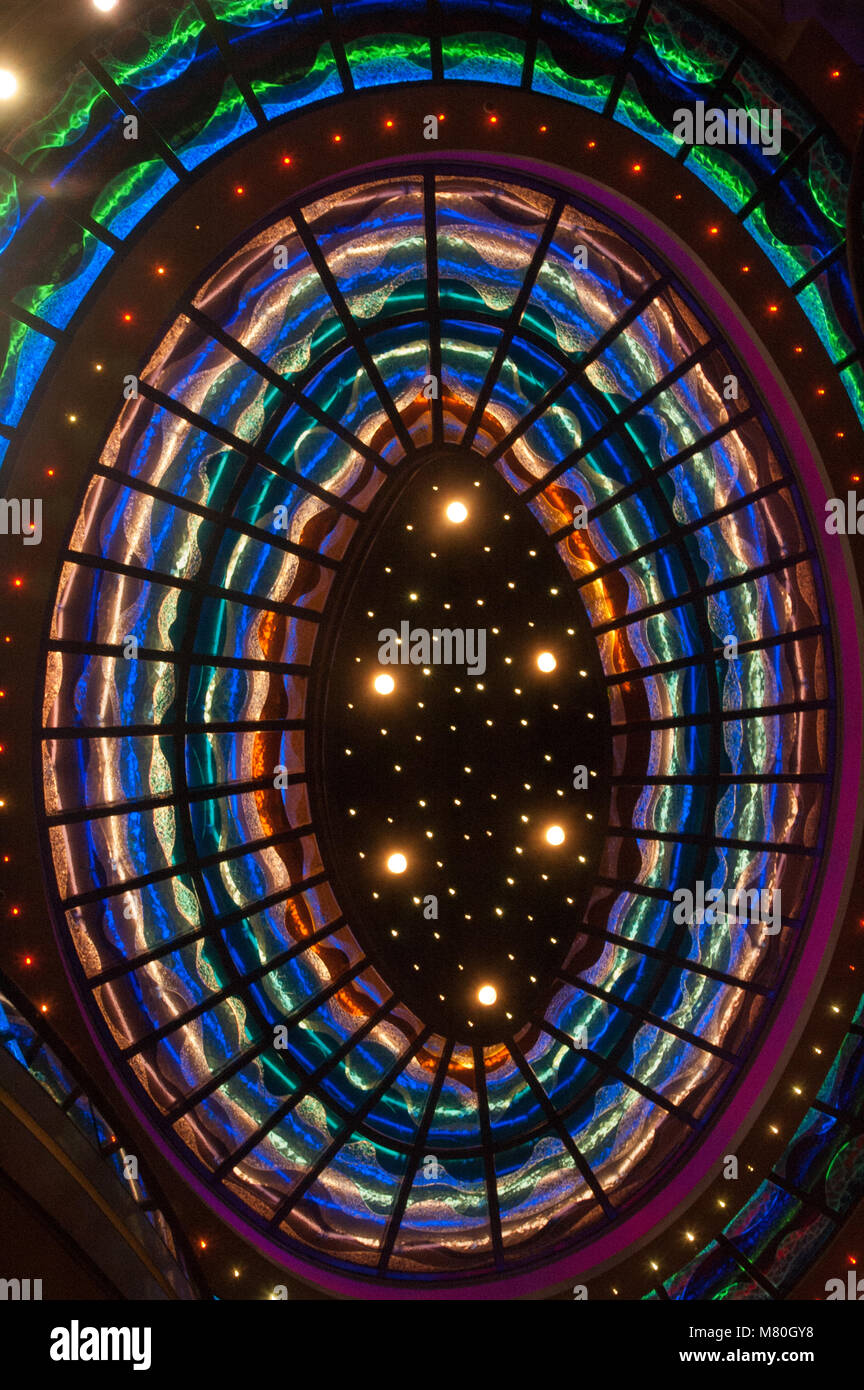 Cruise ship interior atrium glass Banque de photographies et d’images à ...