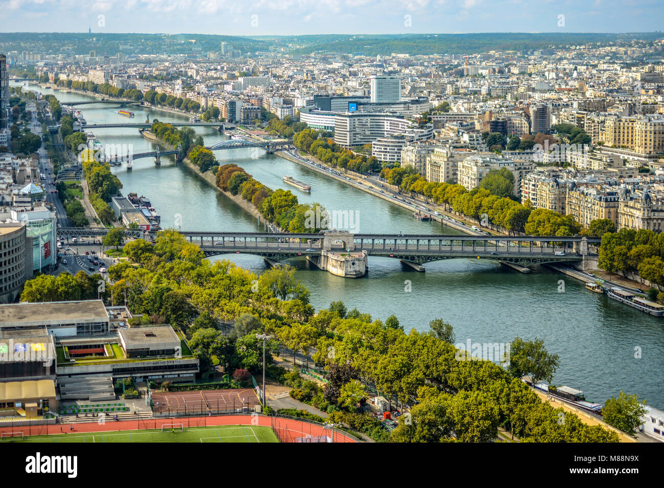 L'île aux cygnes une petite île sur la Seine à Paris, France, dans le ...