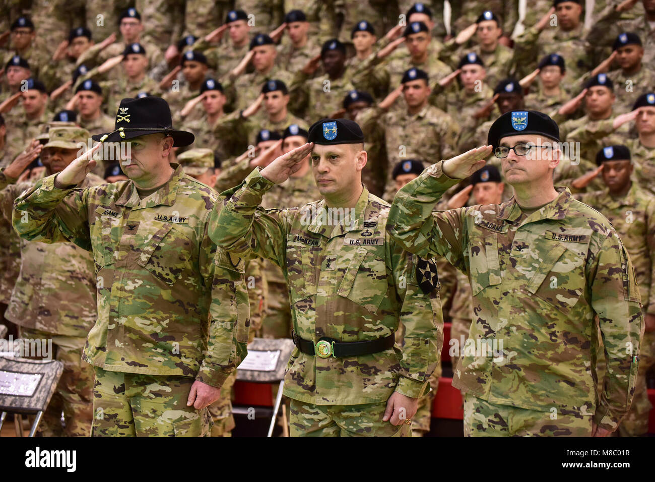 Le Colonel Steven Adams, commandant de la 2e Armored Brigade Combat ...
